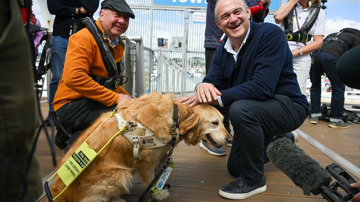 Guide Dog Jennie Becomes UK Parliament's Latest Furry Star